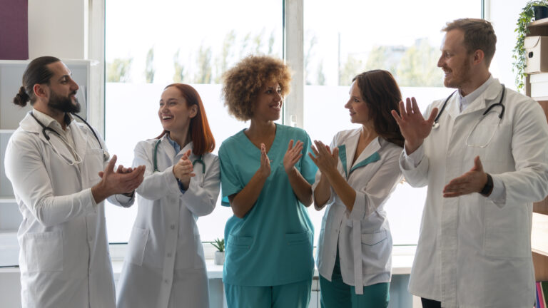 Inicio de la Implementación del FEV-RIPS en Colombia - Software Médico